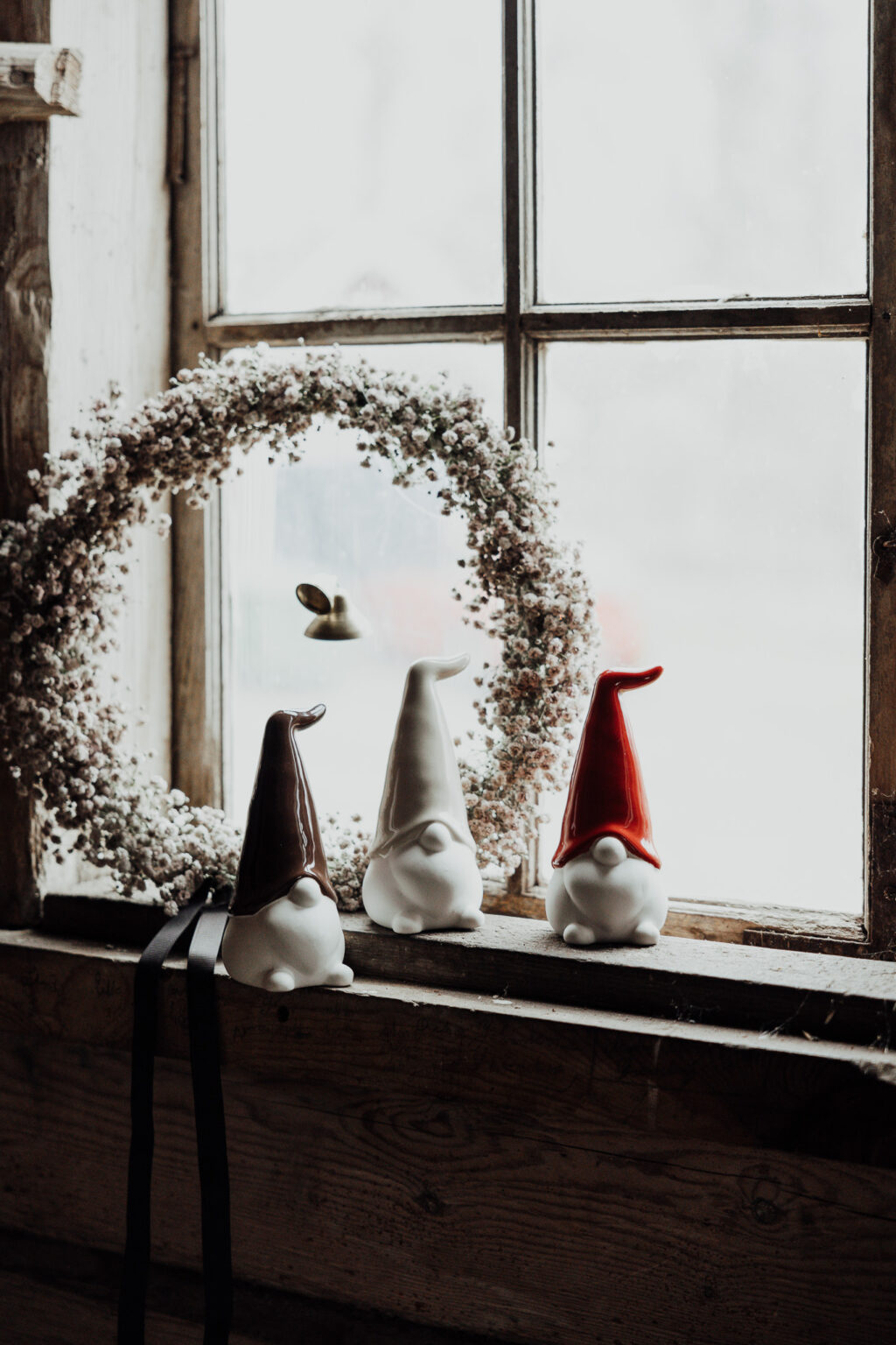 Tomte Samuel Vit / Röd H 15 cm - Lilla Lager
